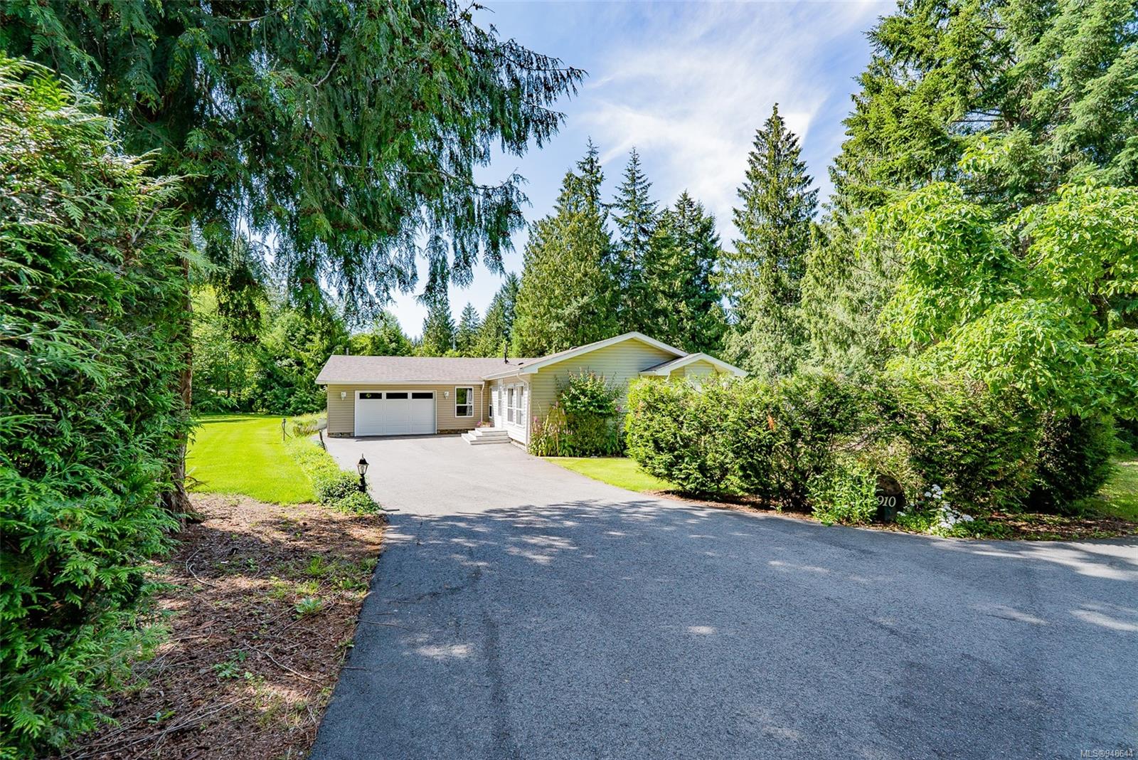 2910 Jameson Rd, Nanaimo - Derek Gillette
